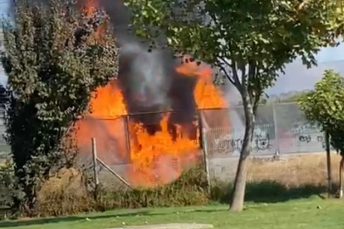 Misterioso incendio de camioneta en la Autopista del Sol genera ...