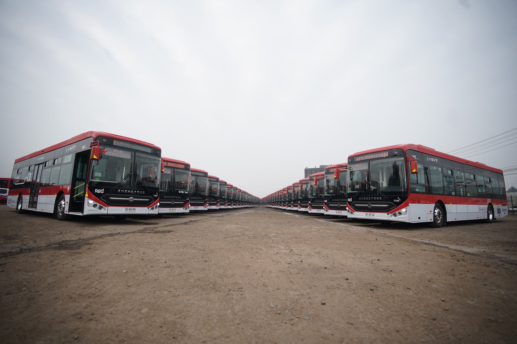 Presidente Boric lanza histórica renovación: Estos son los nuevos buses ...